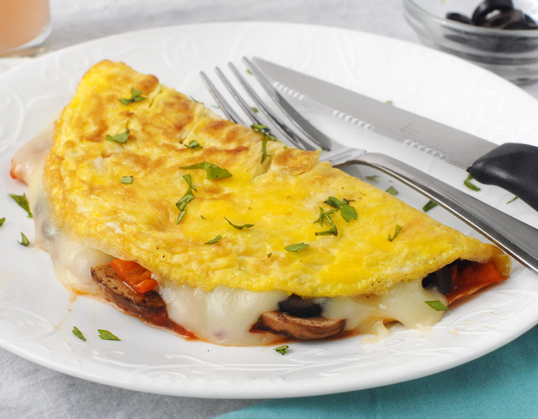 Quick Veggie Pizza Omelet (for Breakfast or Dinner!) - Alisons Allspice